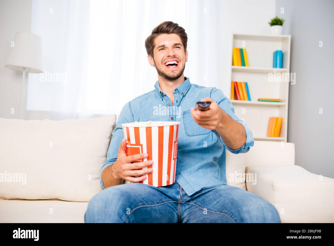 Man cinema laughing eating popcorn hi-res stock photography and images ...