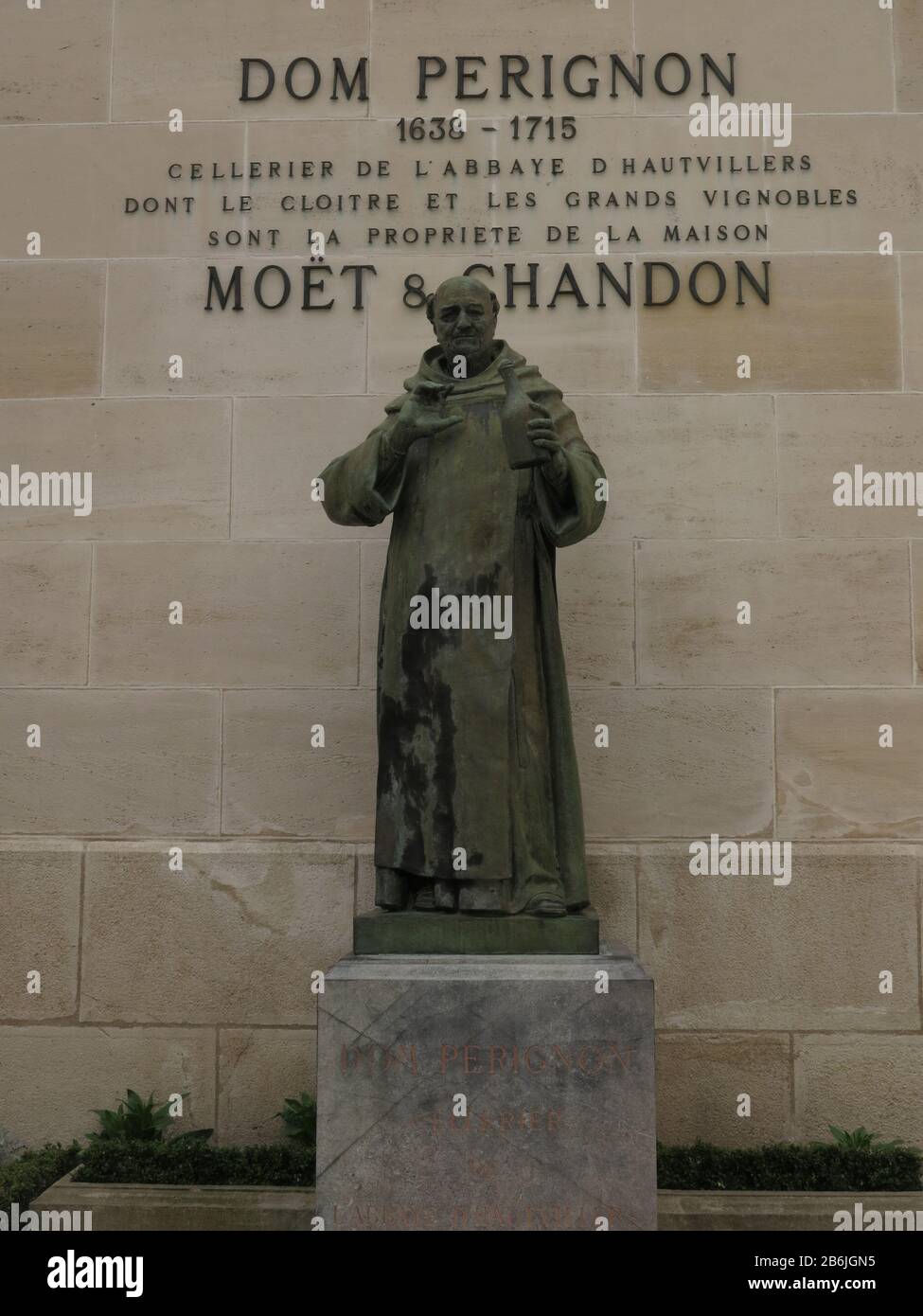 Statue of dom perignon hi-res stock photography and images - Alamy