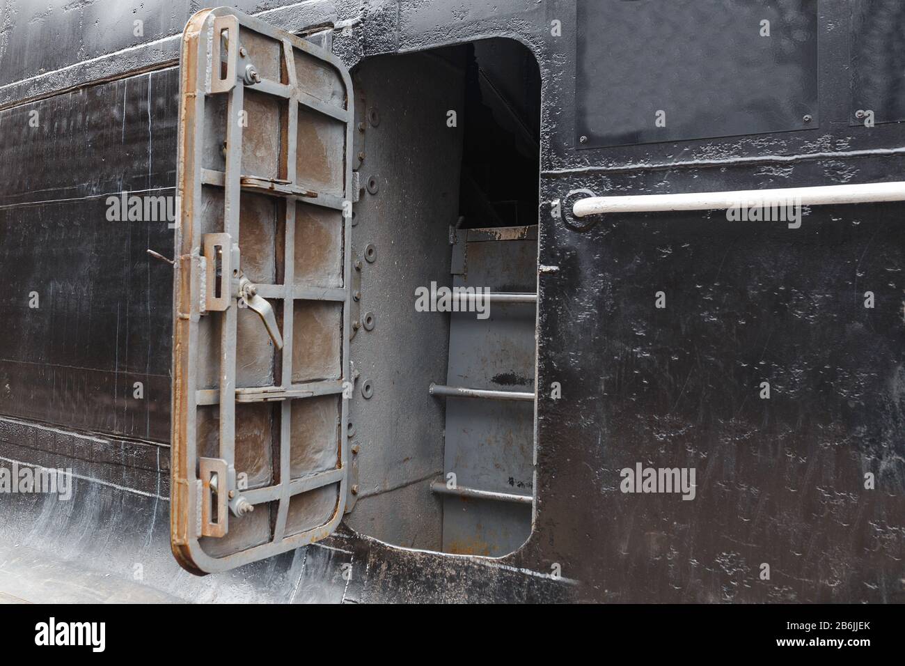 Armored heavy metal door to the bunker Stock Photo - Alamy
