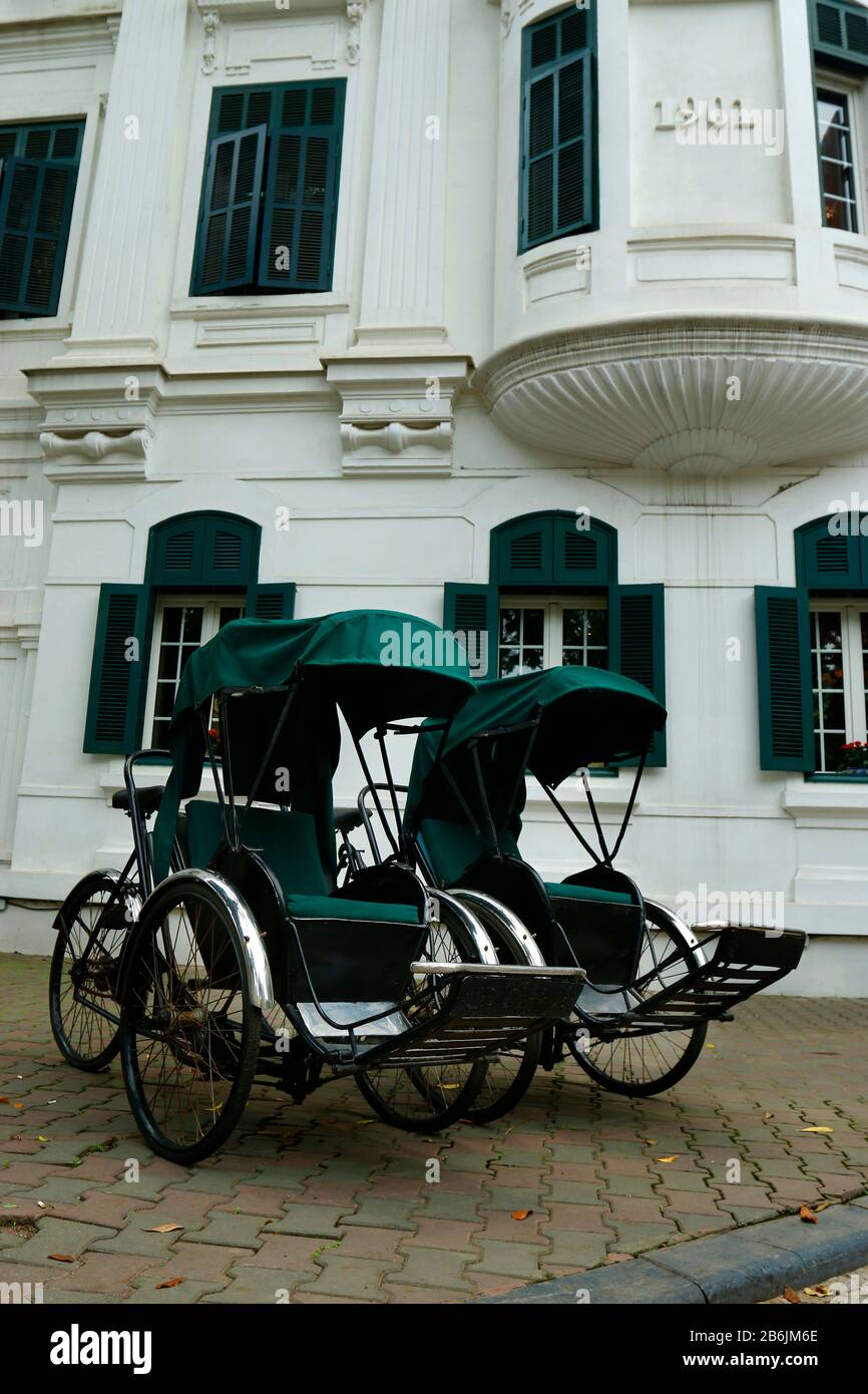 Rickshaw for sale hi-res stock photography and images - Alamy