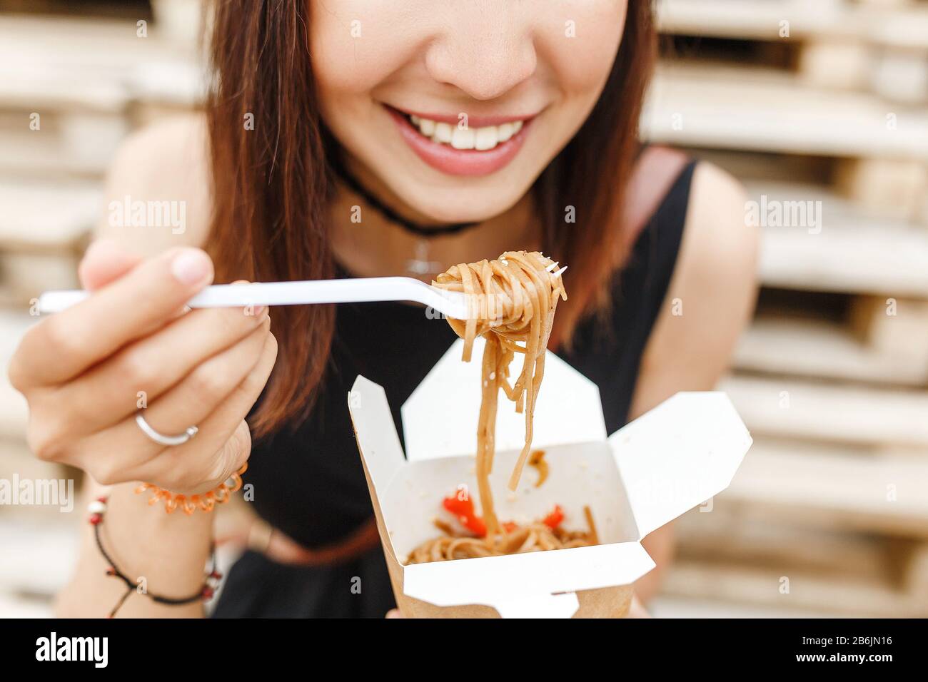 Chinese girl eating spaghetti hi-res stock photography and images - Alamy
