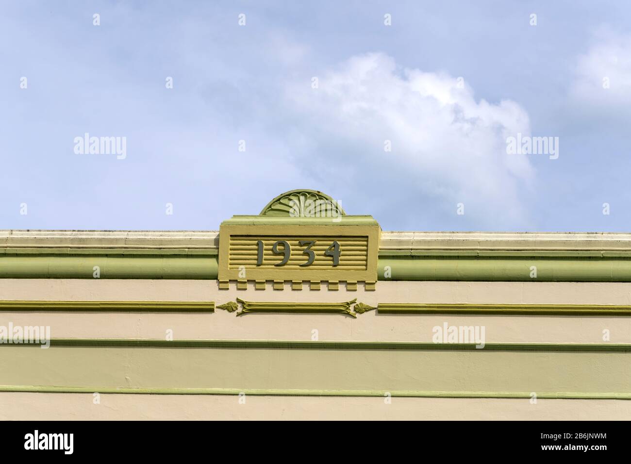 Cornice art deco hi-res stock photography and images - Alamy