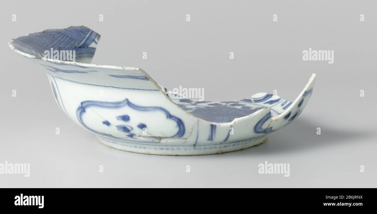 Deep plate from VOC ship the 'White Lion' Deep plate from VOC ship the ...