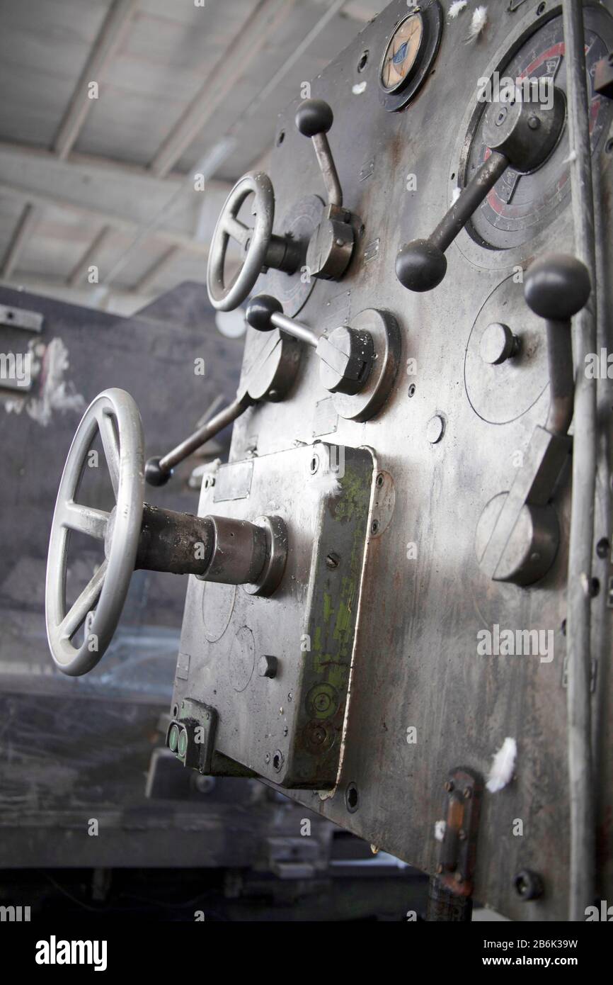 Mechanical industry old machinery lathe. Old technology Stock Photo - Alamy