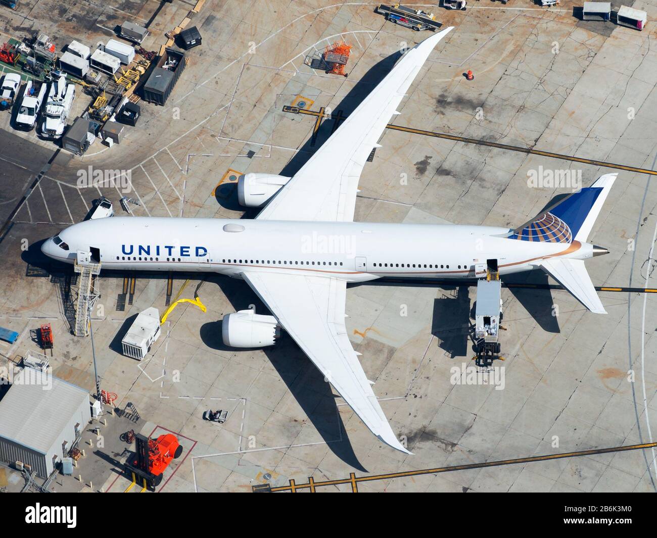 Boeing 787 dreamliner birds eye hi-res stock photography and images - Alamy