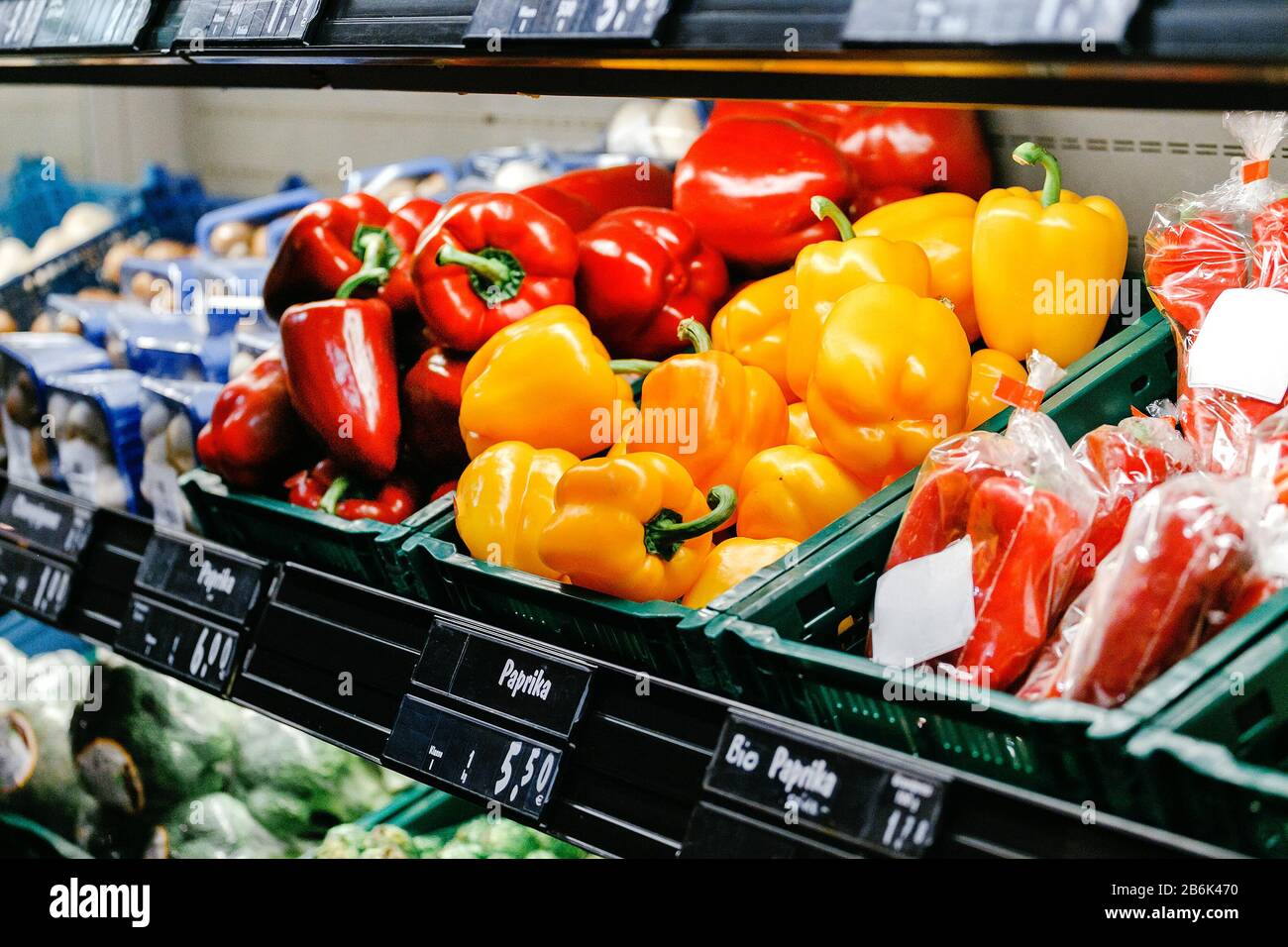 Organic foodstore hi-res stock photography and images - Alamy