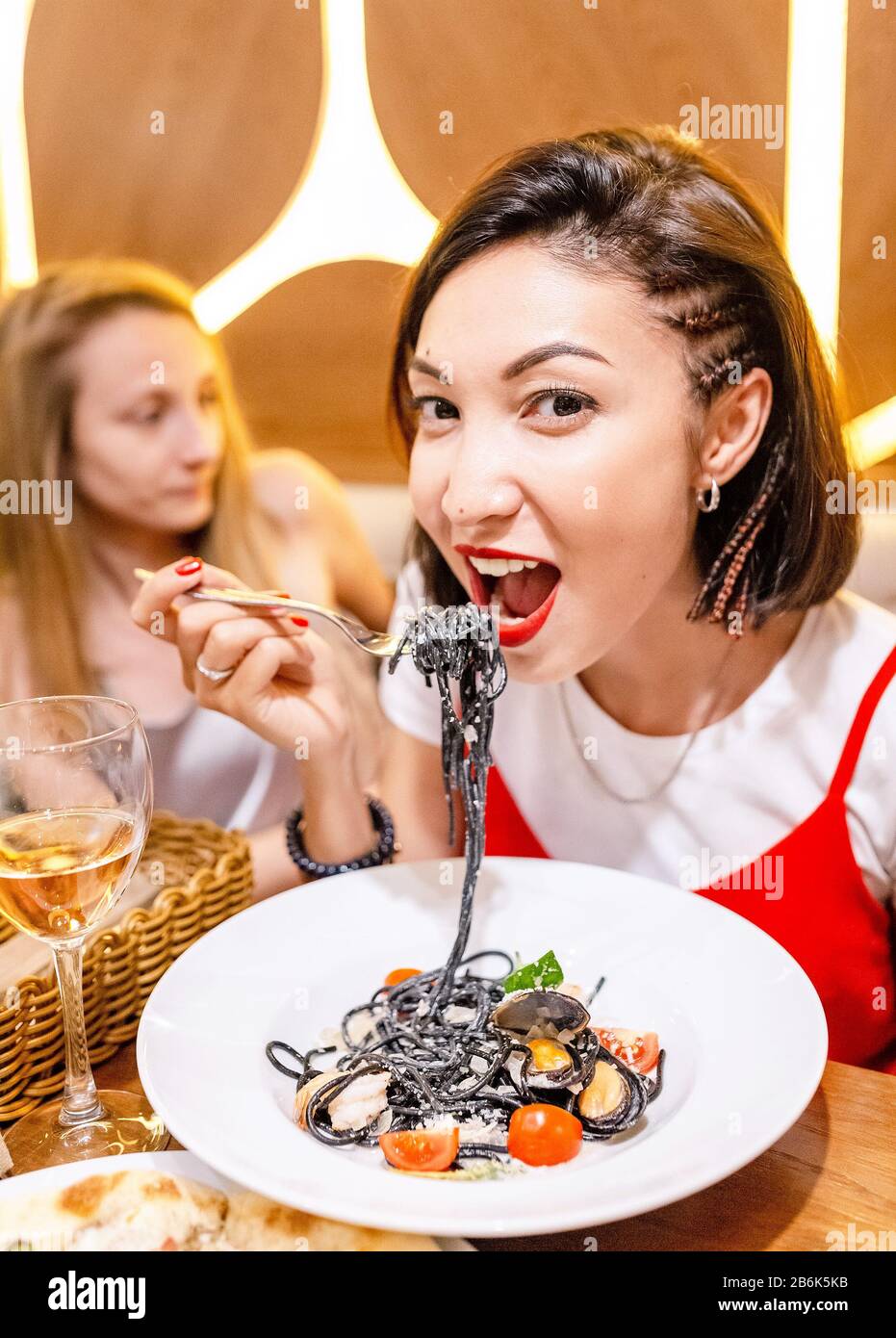 Woman eating pasta black and white hi-res stock photography and images ...