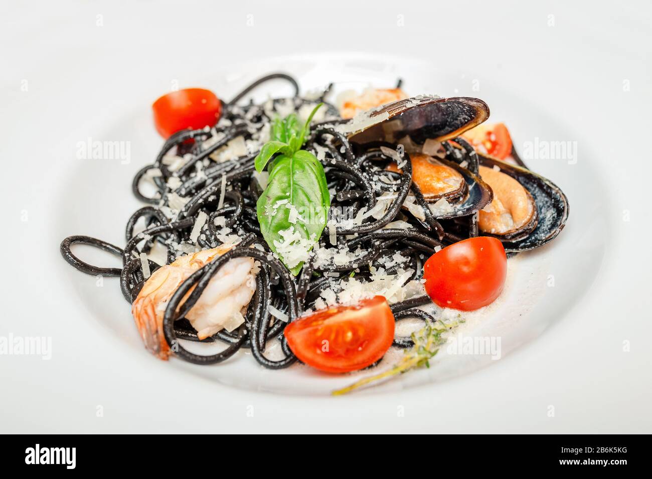 Pasta with cuttlefish hi-res stock photography and images - Alamy