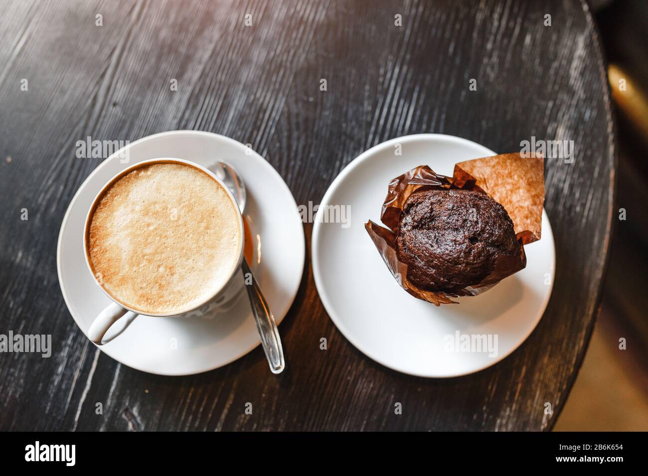 Closeup chocolate muffin disposable hi-res stock photography and images ...