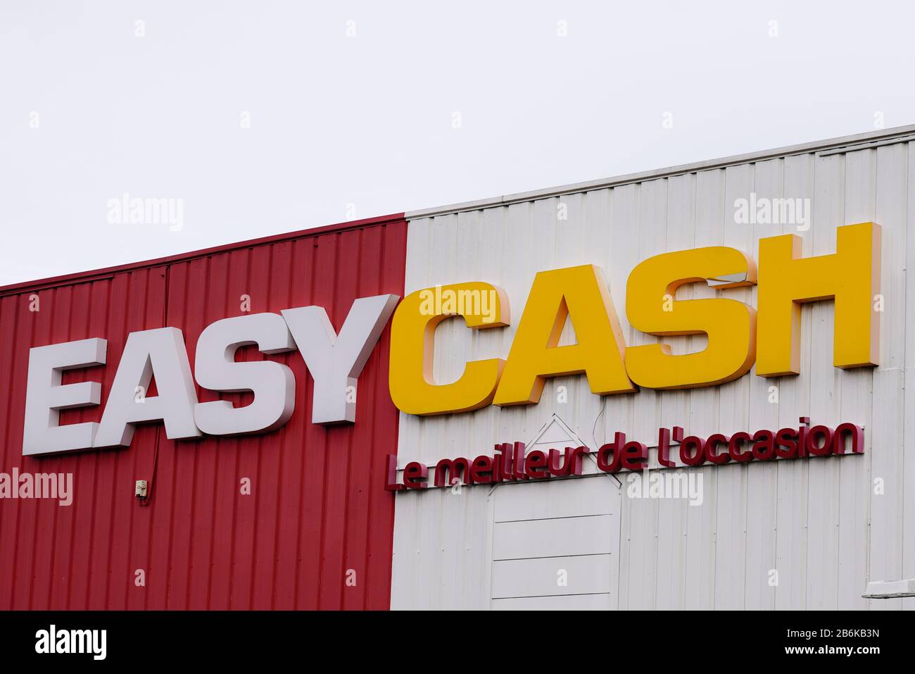 Pawn product hi-res stock photography and images - Alamy