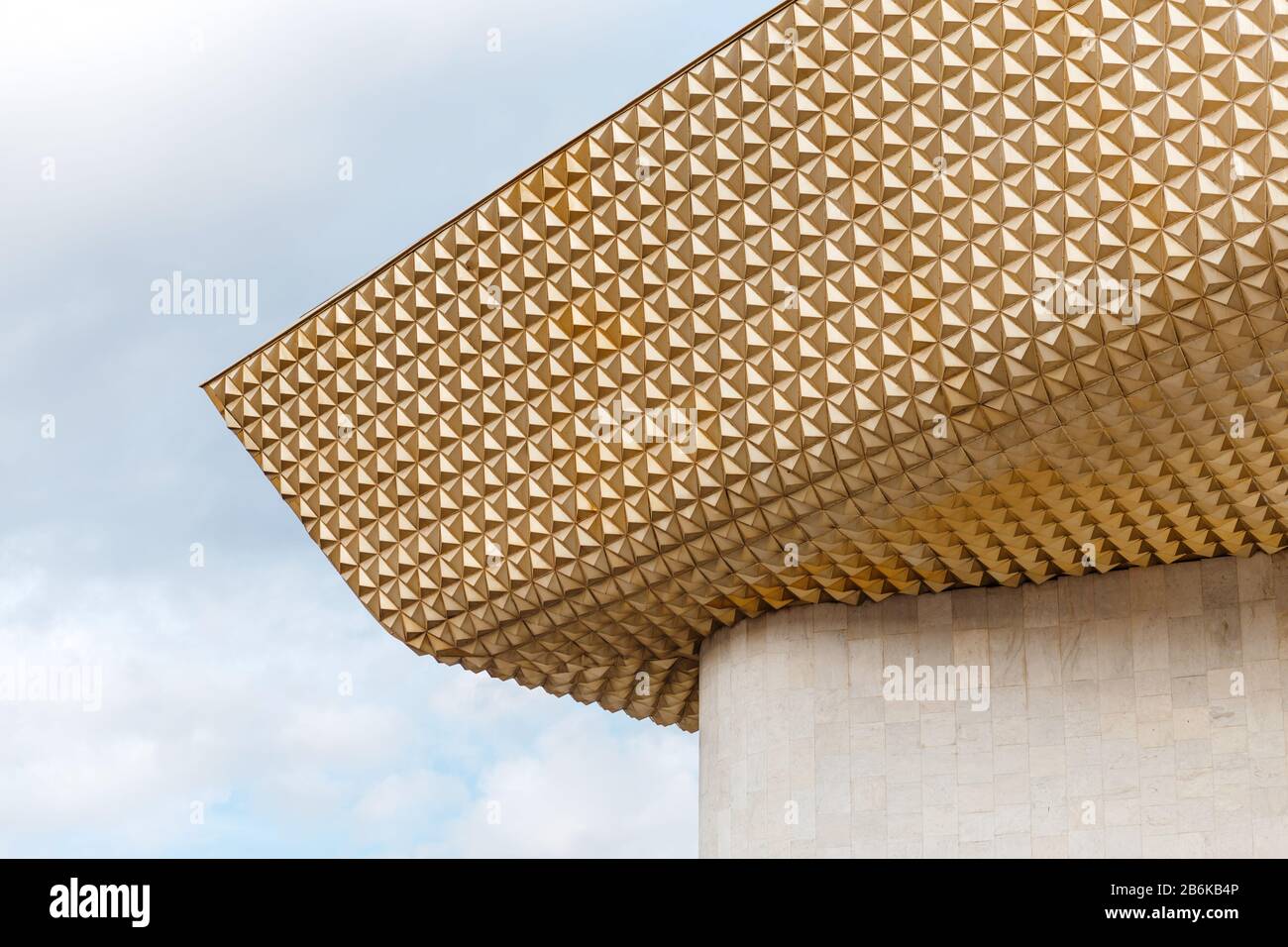 Classical Chinese tile on the roof of oriental building Stock Photo - Alamy