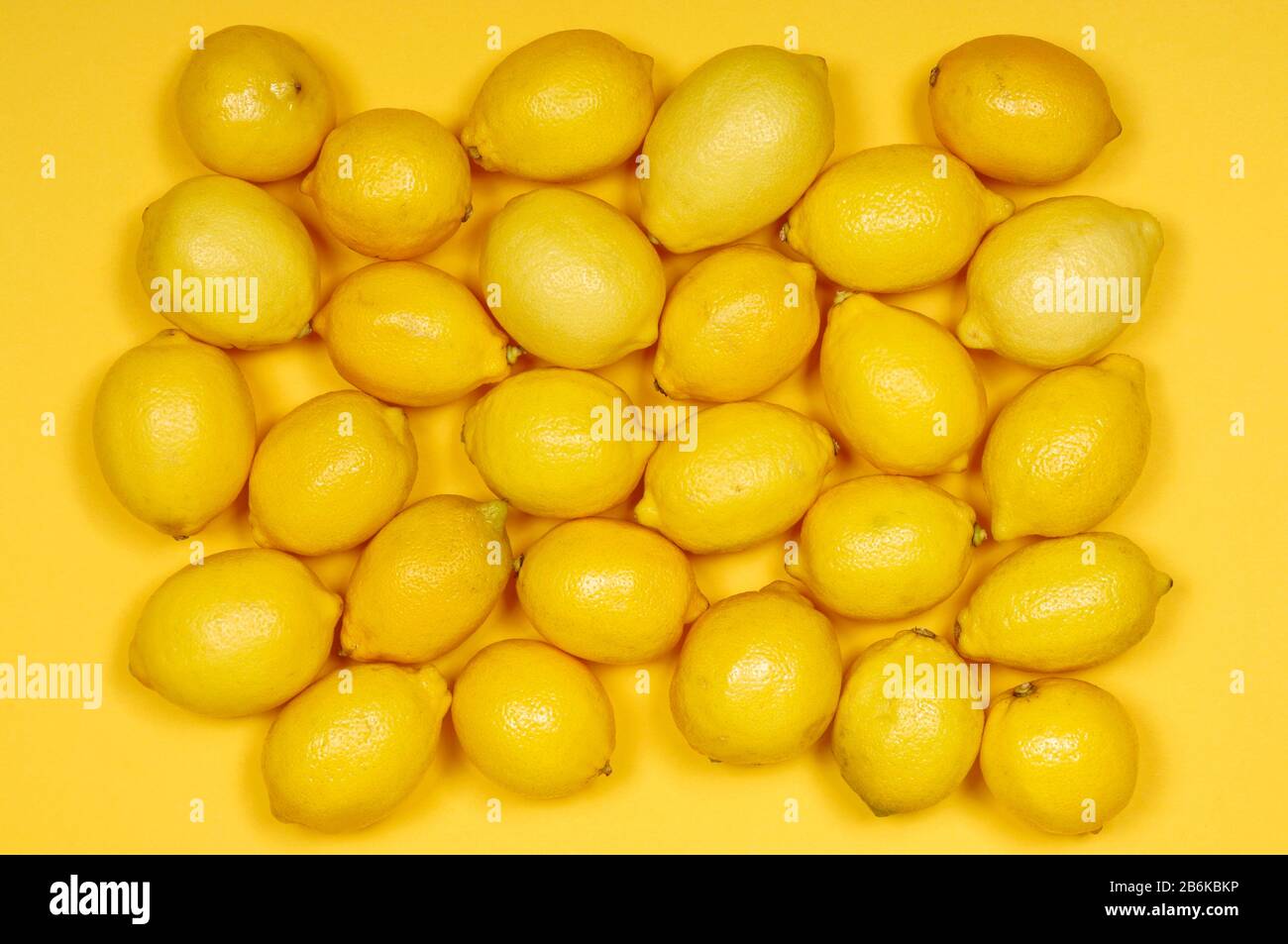 Overhead lay flat background of lemons Stock Photo - Alamy