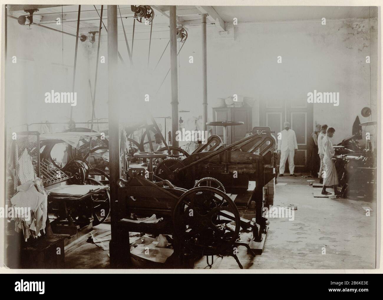 White overseer hi-res stock photography and images - Alamy