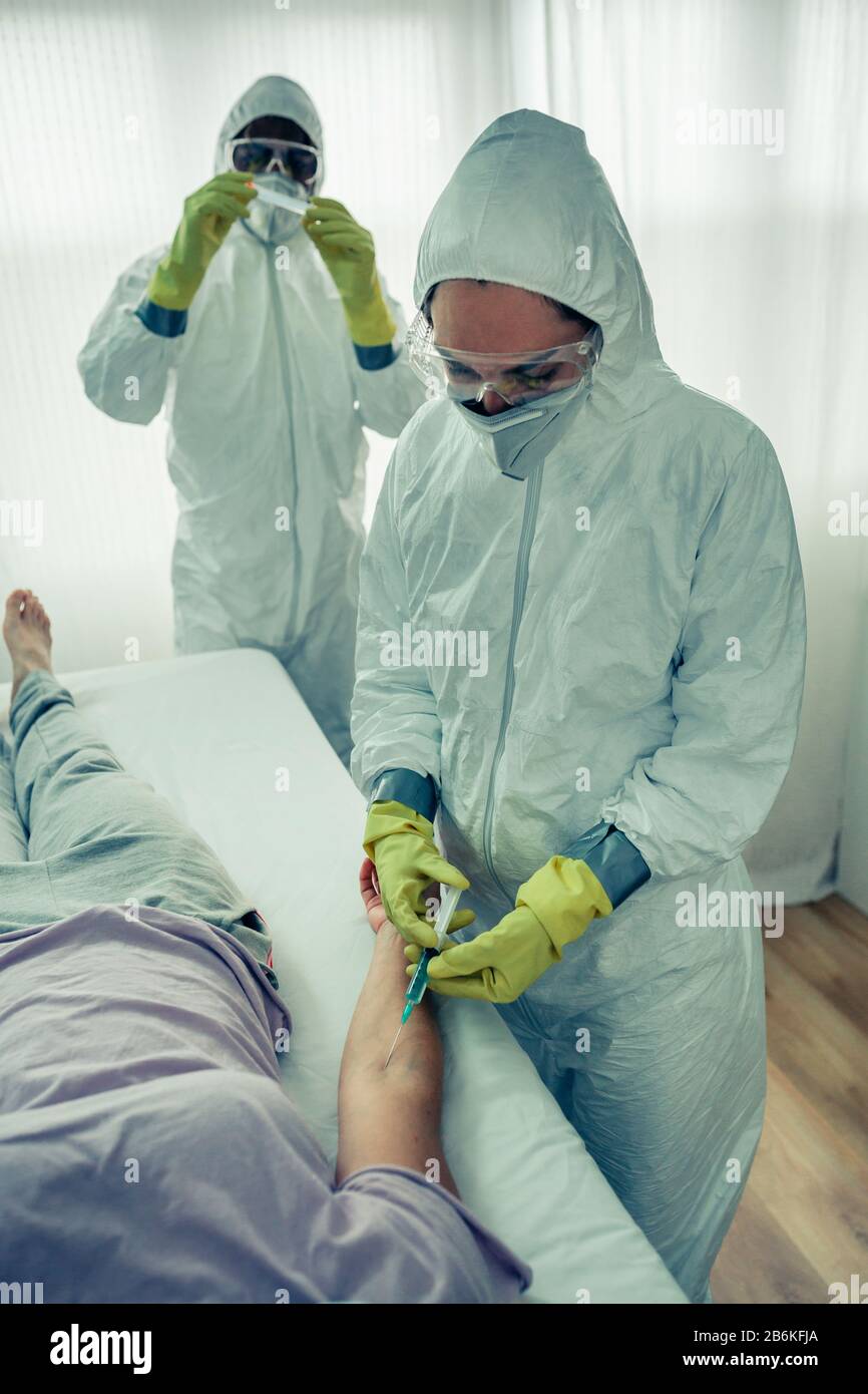 Doctors injecting a vaccine to a patient Stock Photo - Alamy