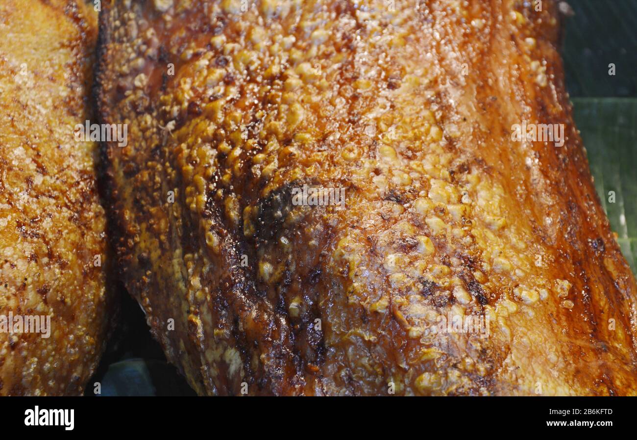 roasted crispy pork skin texture on banana leaf Stock Photo - Alamy