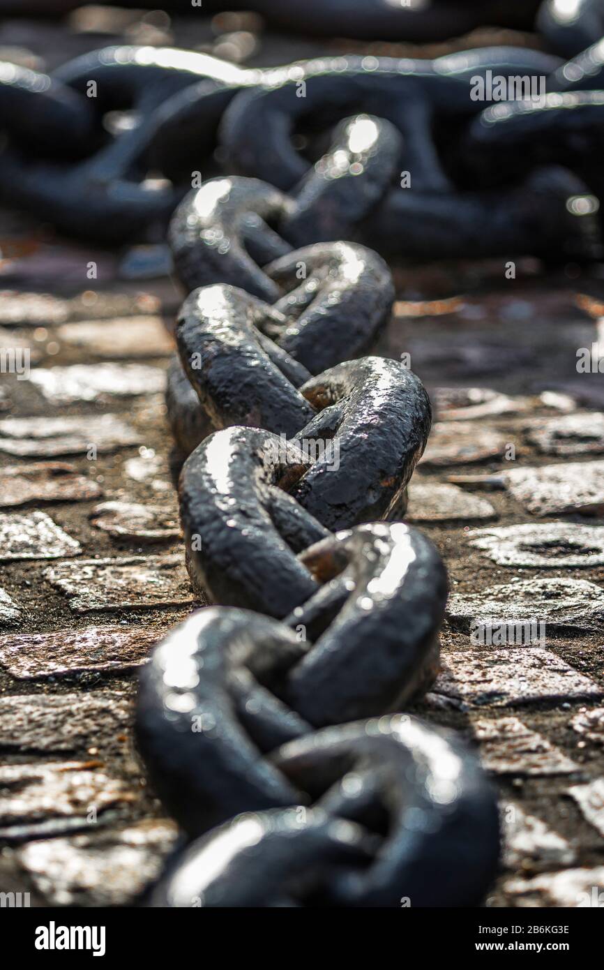 Anchor chain vertical hi-res stock photography and images - Alamy