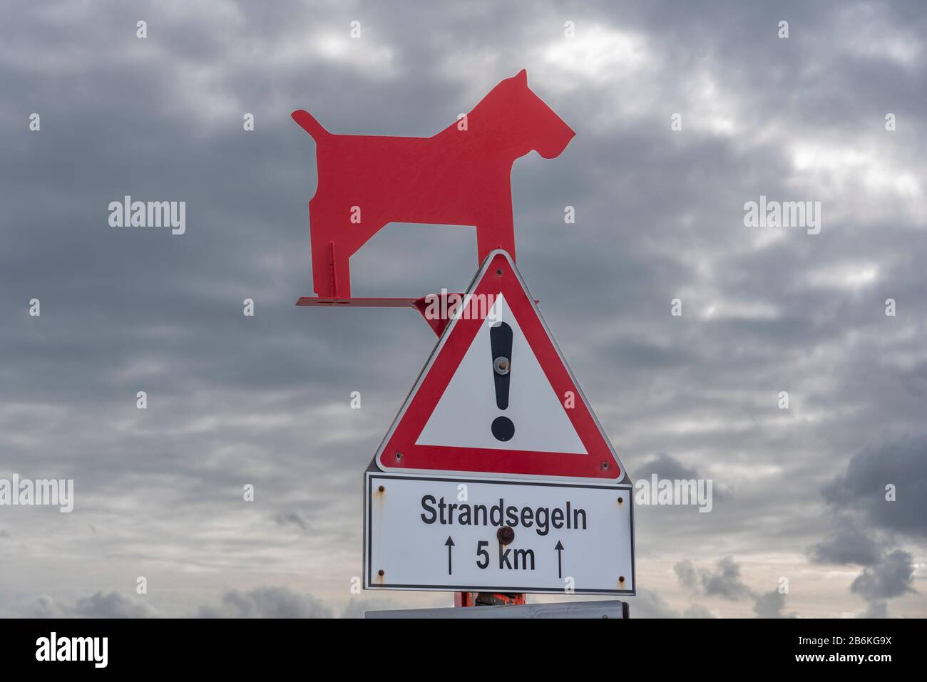 Sign beach coast sea symbol hi-res stock photography and images - Alamy