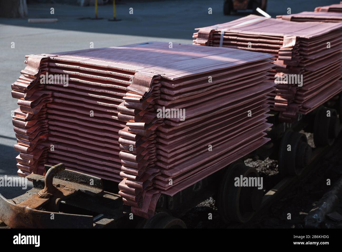 Copper bars in the smelter loaded for rail transport Stock Photo - Alamy
