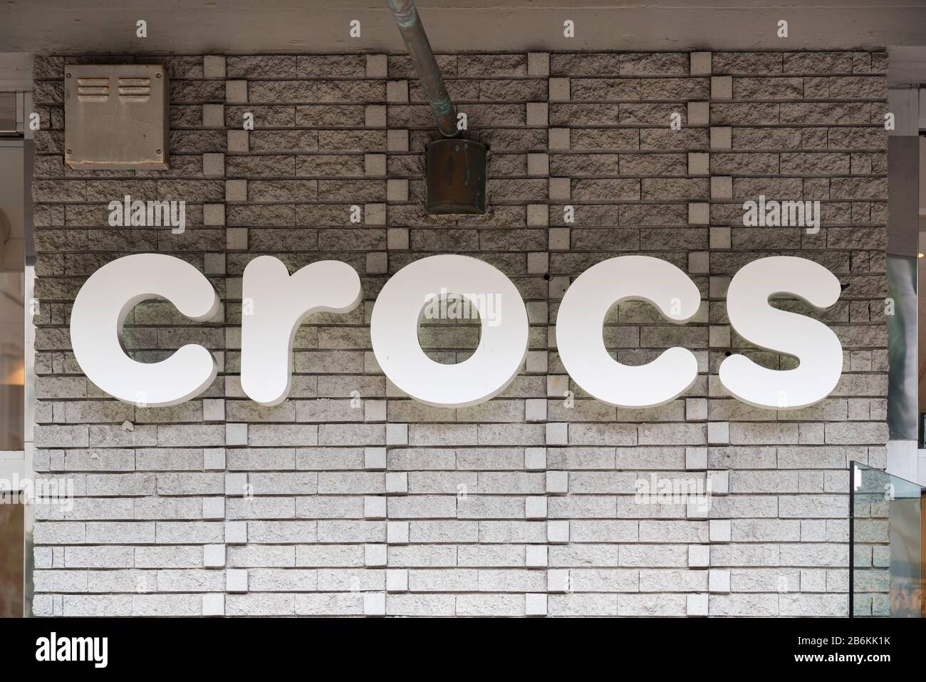 Crocs logo hi-res stock photography and images - Alamy