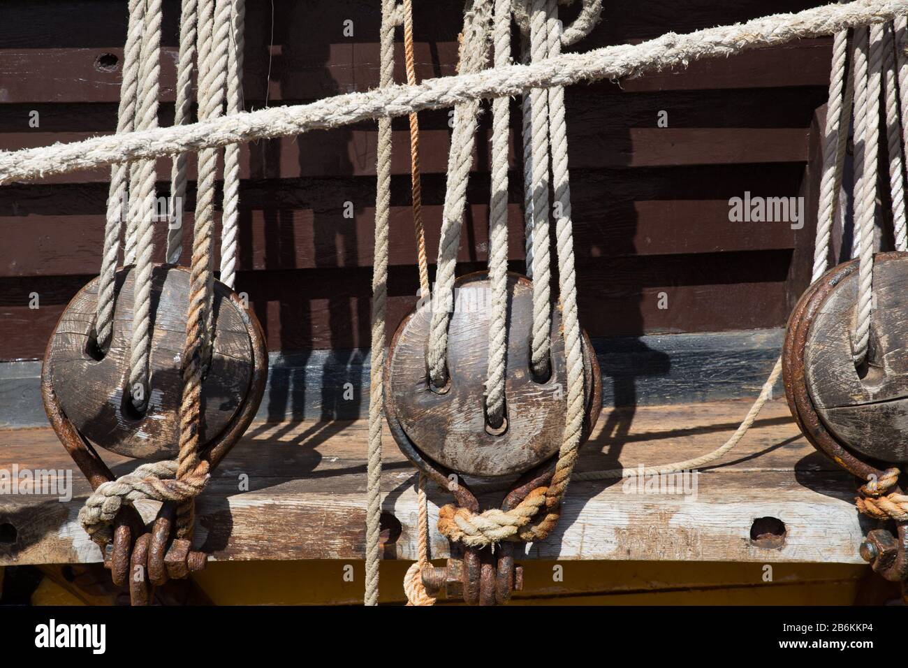 Old sailing wooden blocks rigging hi-res stock photography and images ...