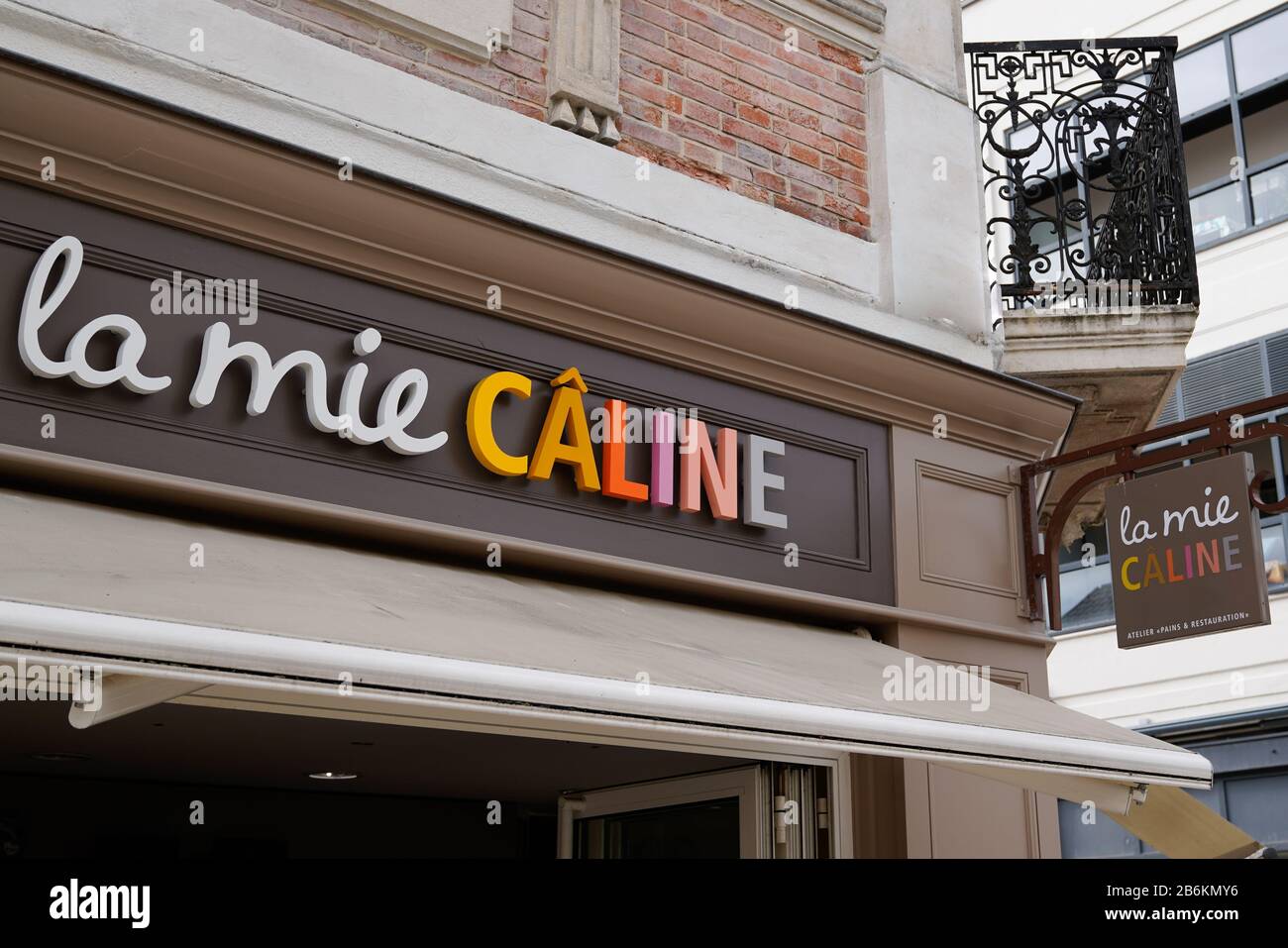 Bordeaux , Aquitaine / France - 02 01 2020 : la mie caline logo baker ...
