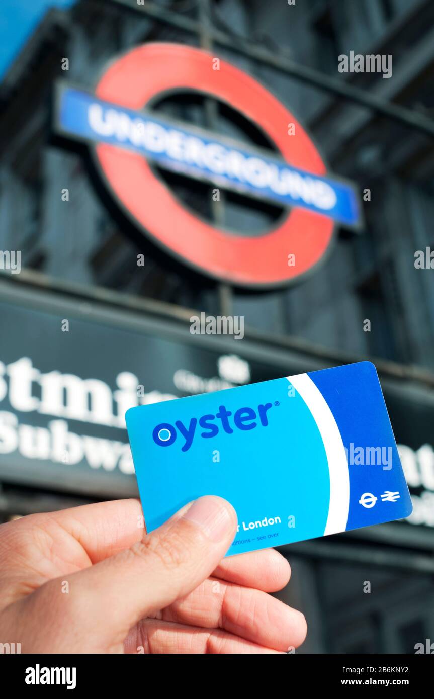 Contactless card on london underground hi-res stock photography and ...