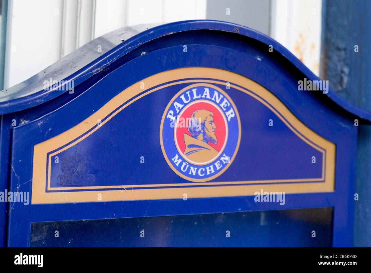Paulaner logo hi-res stock photography and images - Alamy