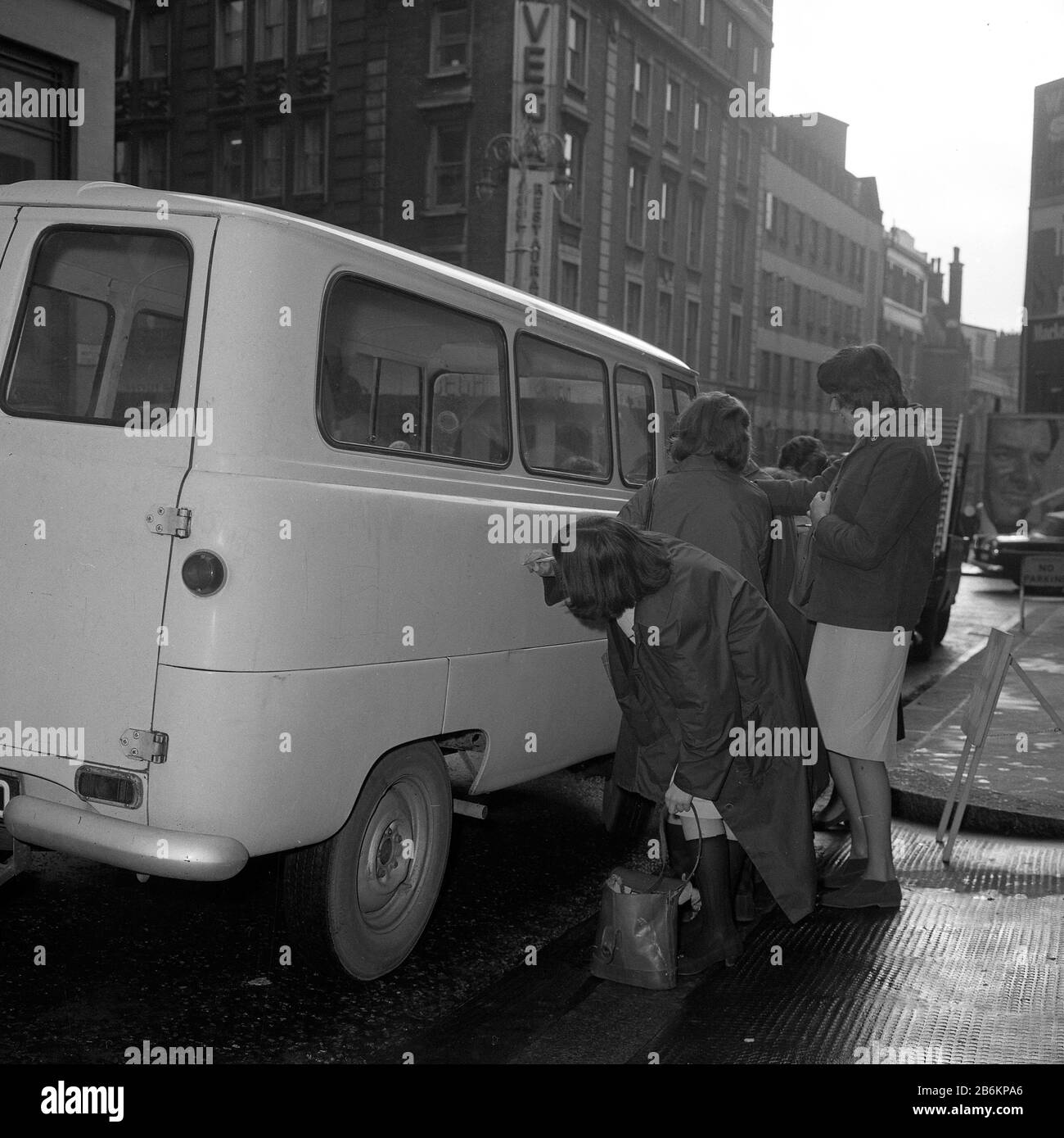 Fans sign beatles van hi-res stock photography and images - Alamy