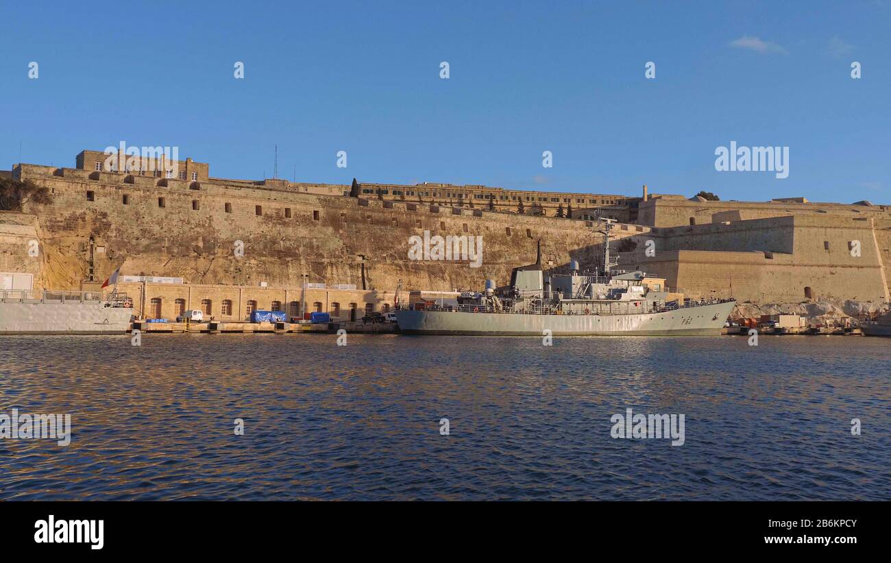 Ancient roman harbour illustration hi-res stock photography and images ...