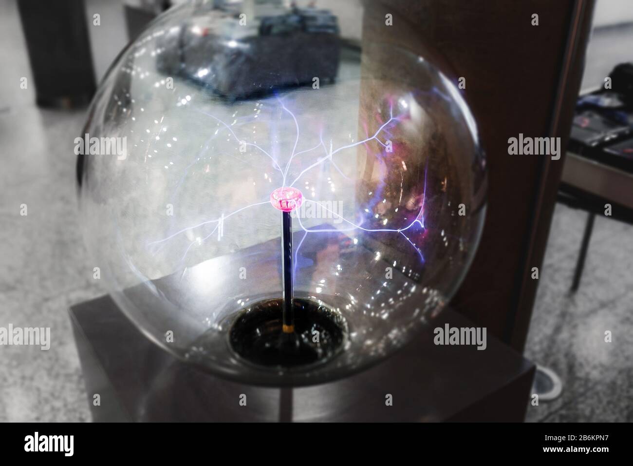 Electric arc plasma hi-res stock photography and images - Alamy