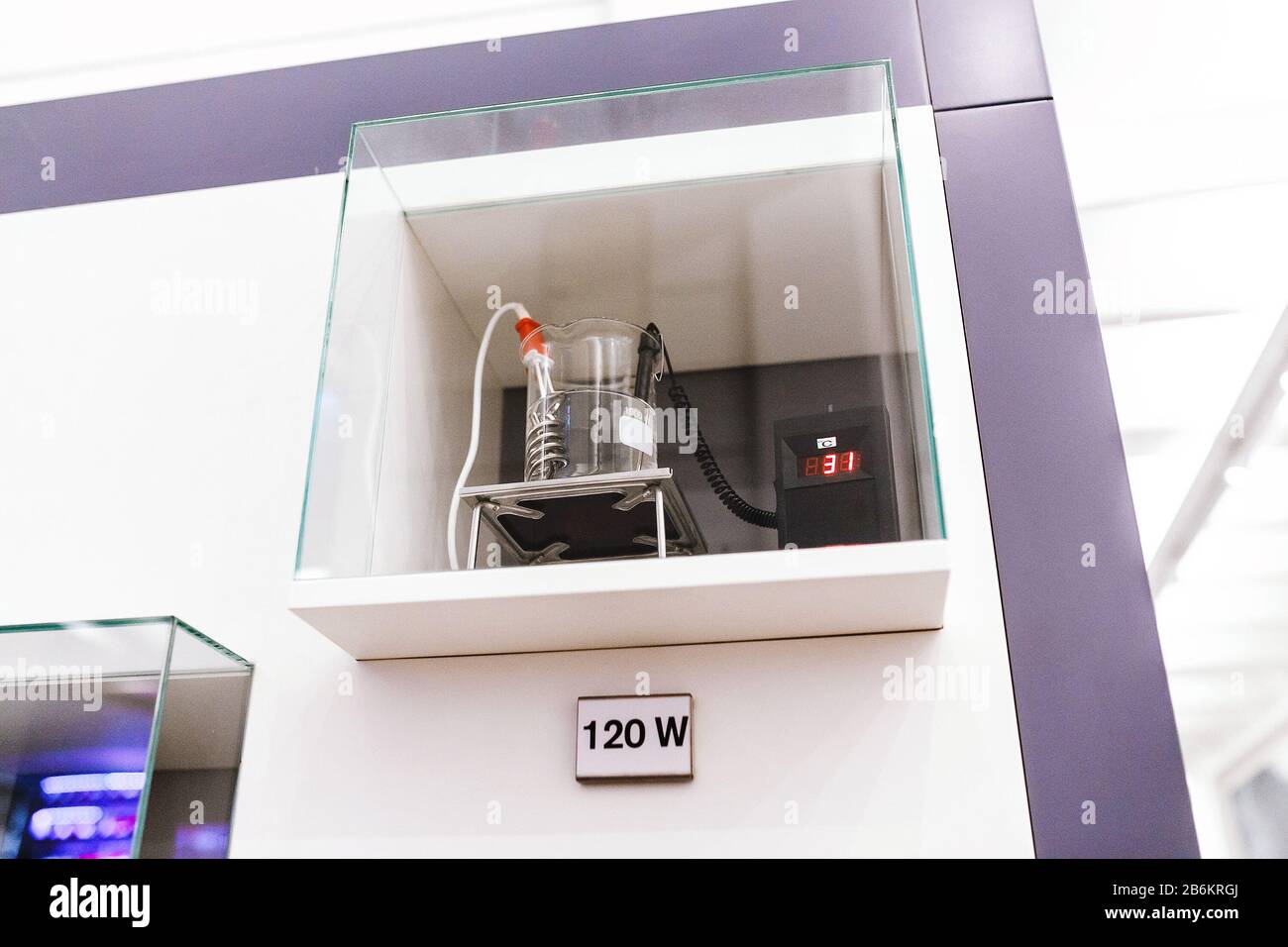 Beaker boiling water in laboratory hi-res stock photography and images ...