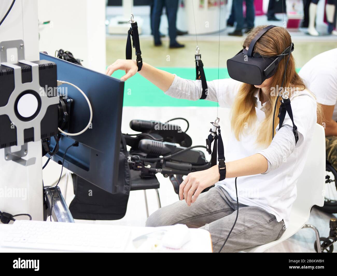 Stand with a virtual reality device for the rehabilitation of people ...