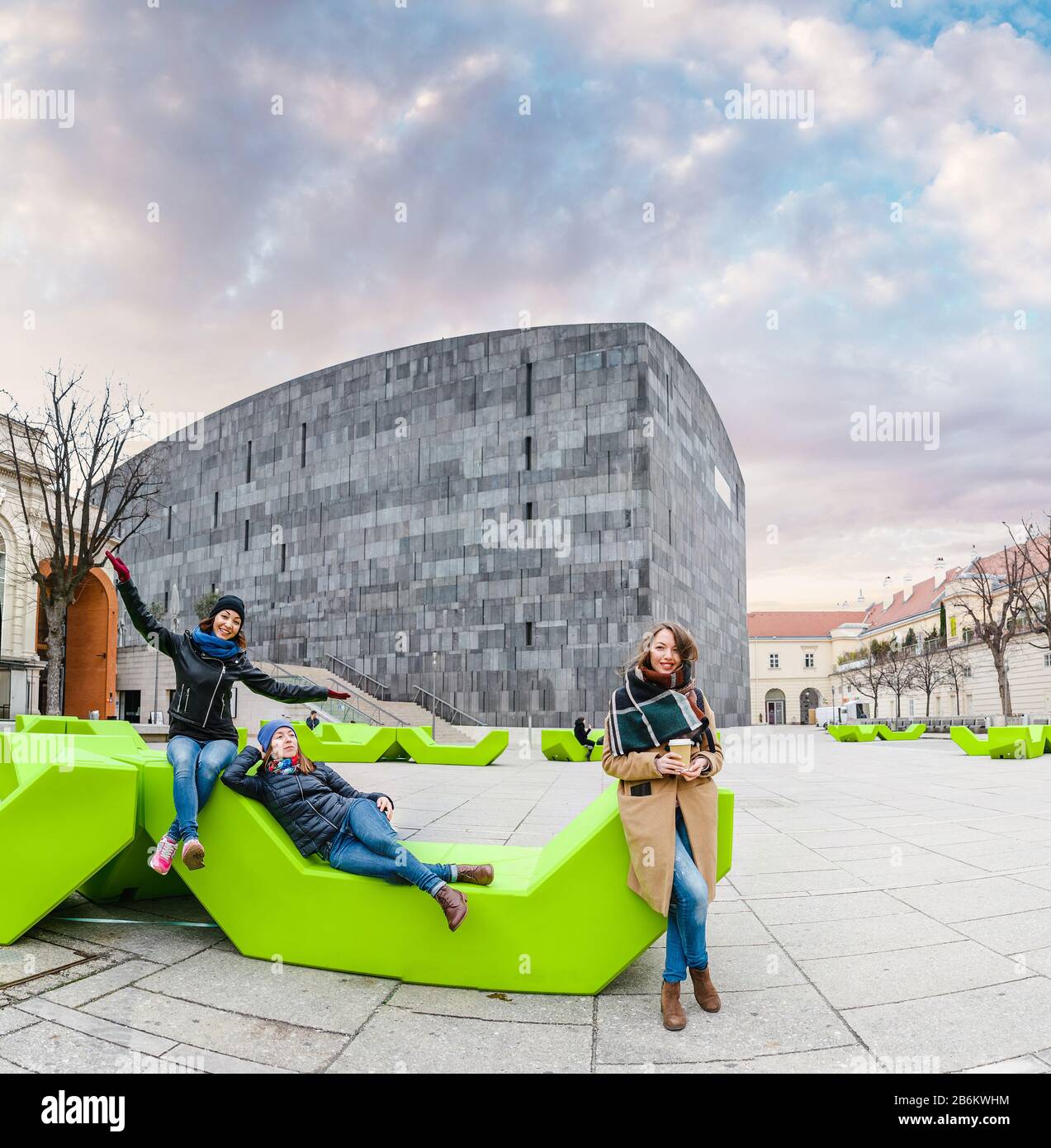 Fashion group bench hi-res stock photography and images - Alamy