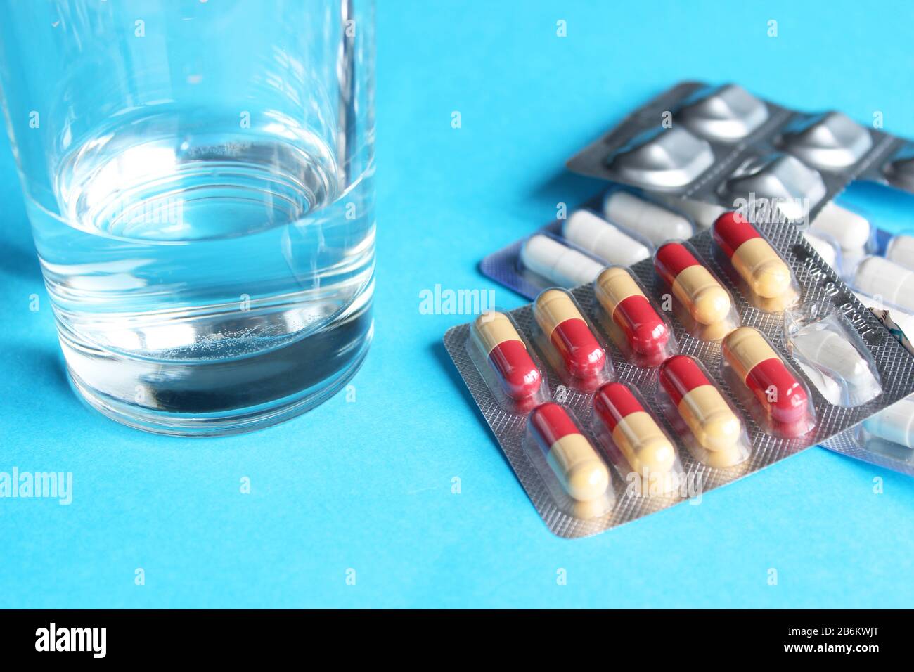 Full glass water medication hi-res stock photography and images - Alamy