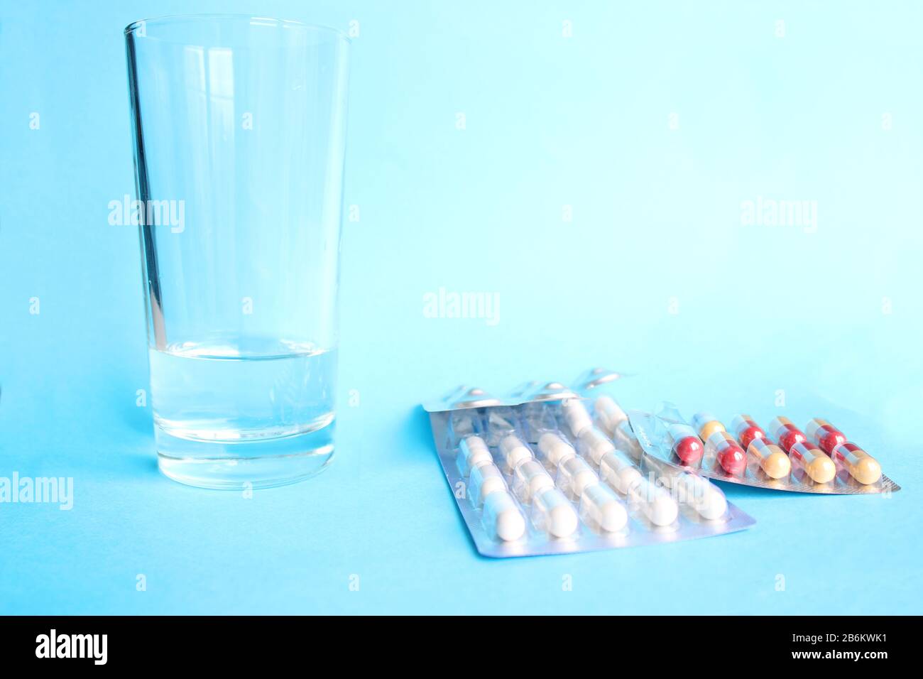 Full glass water medication hi-res stock photography and images - Alamy
