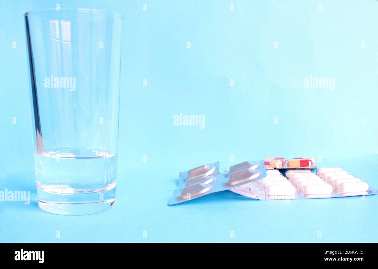 Full glass water medication hi-res stock photography and images - Alamy