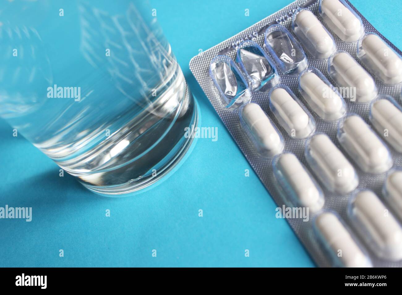 Full glass water medication hi-res stock photography and images - Alamy