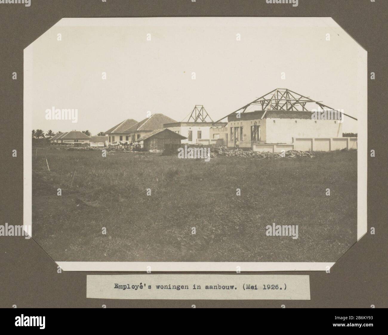 Verschillende woningen voor het personeel van de suikerfabriek te ...