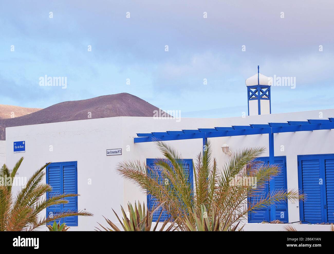 Building the volcano hi-res stock photography and images - Alamy