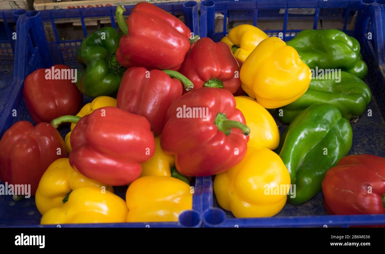 Vegetable crate hi-res stock photography and images - Alamy