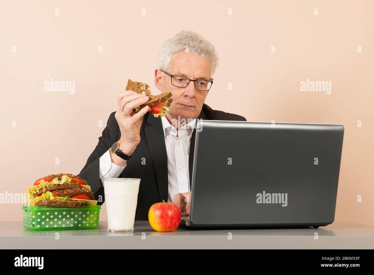 Man eating bread office hi-res stock photography and images - Alamy