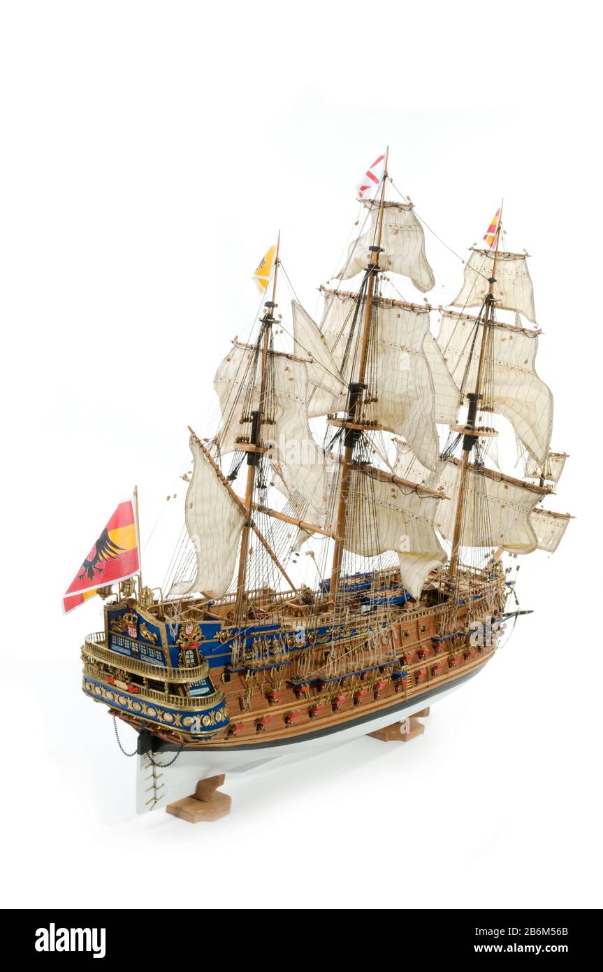 17th century spanish galleon cannons hi-res stock photography and ...