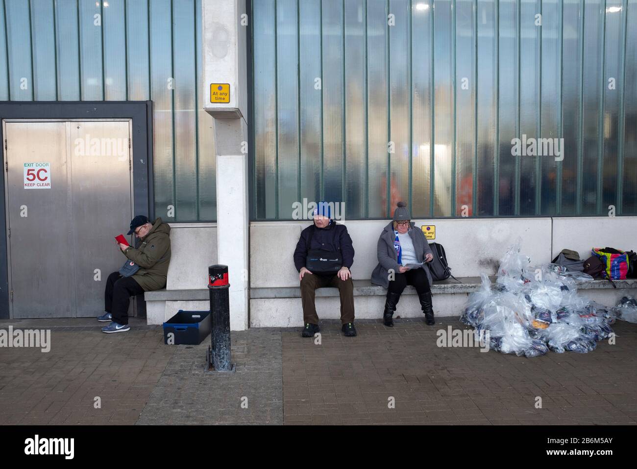 Fans outside portman road stadium hi-res stock photography and images ...