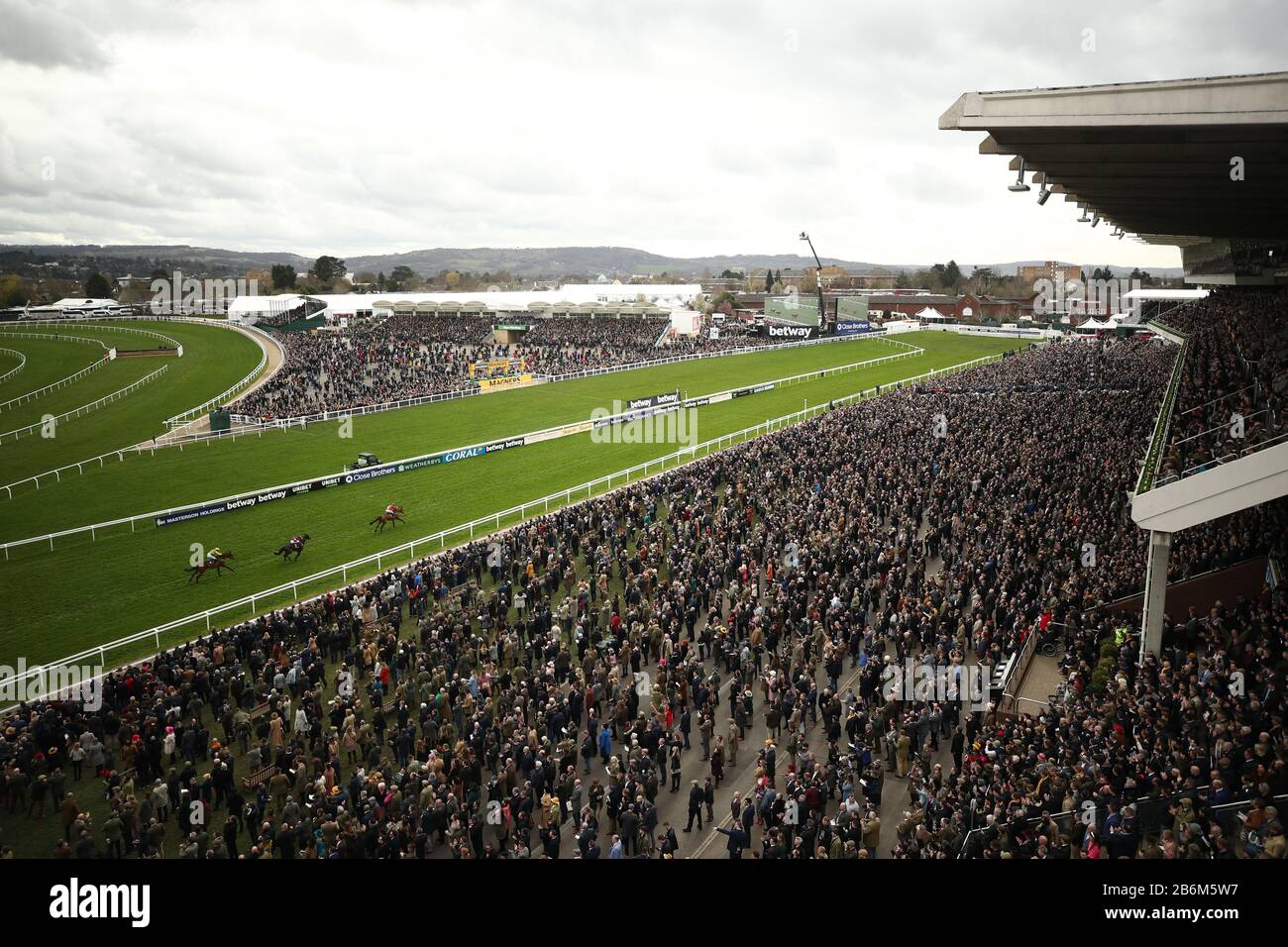 Ballymore novices' hurdle 2020 hi-res stock photography and images - Alamy