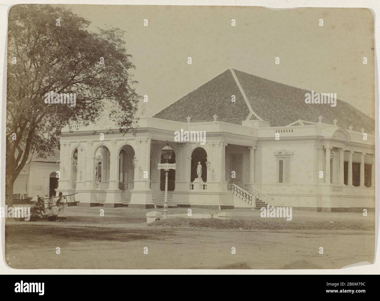 Exterieur van het Komediegebouw in Batavia Part of Remembrance Album ...