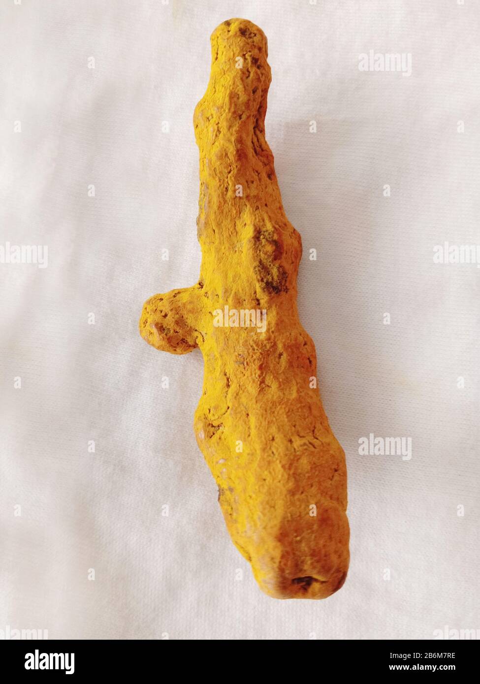 whole dry Turmeric spice background Stock Photo - Alamy