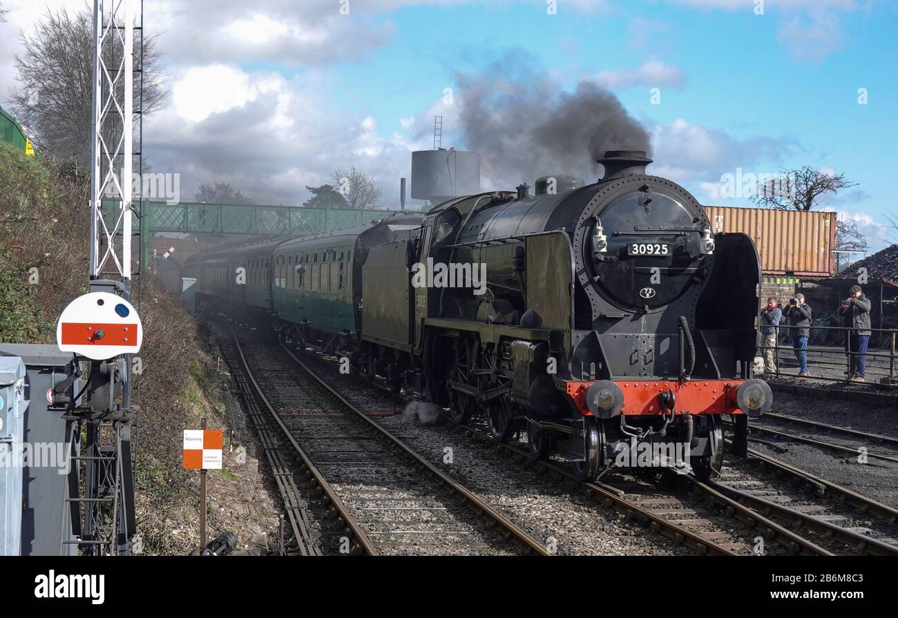 Schools class locomotive hi-res stock photography and images - Alamy