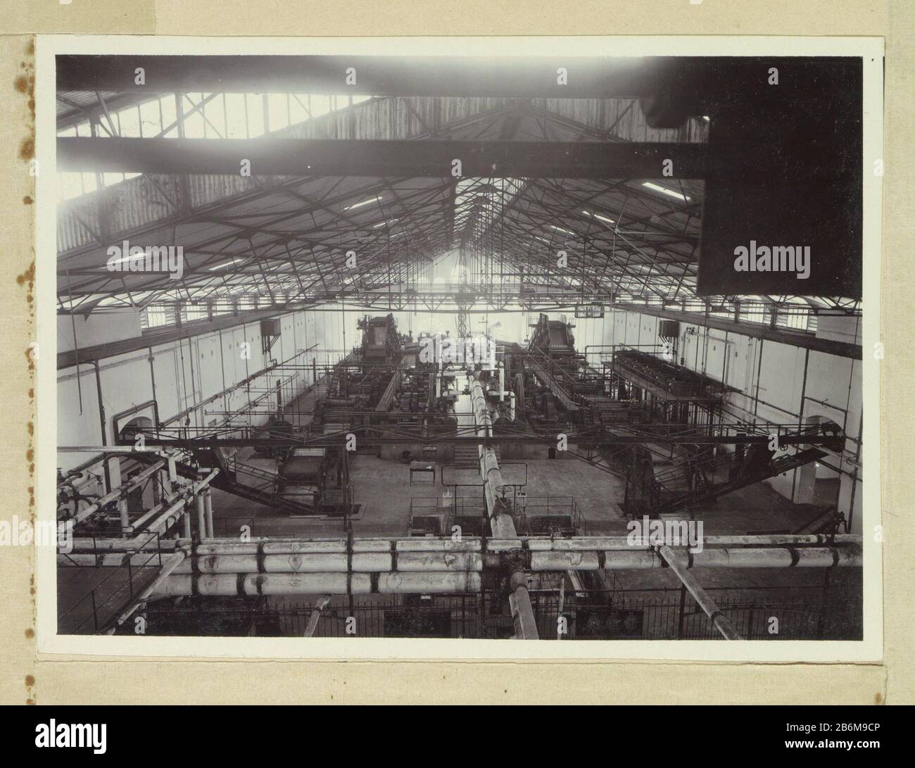 Fabriekshal, vermoedelijk interieur van een suikerfabriek in Purworejo Part of Family Album with ...