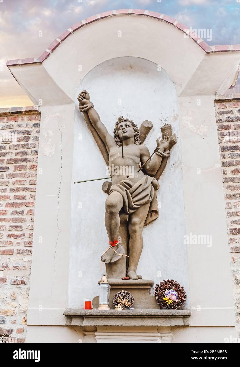 Saint sebastian statue hi-res stock photography and images - Alamy