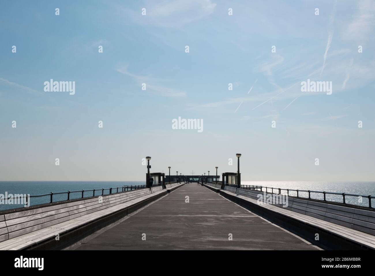 Deal pier kent cafe hi-res stock photography and images - Alamy